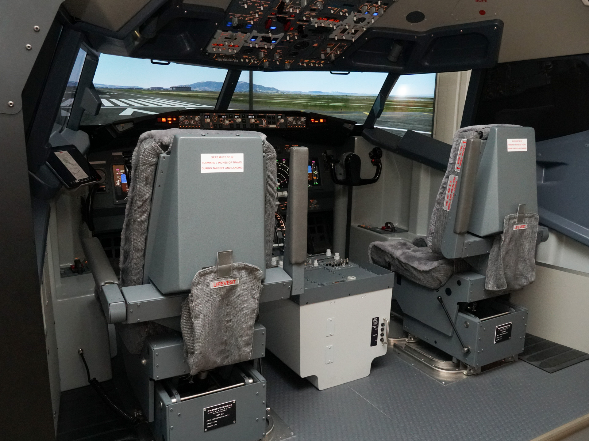B737 Sim – Building a Full-Scale B737 Flight Simulator at Home